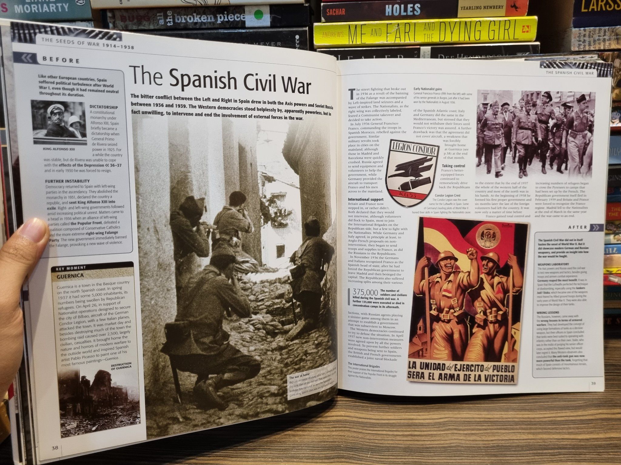 WORLD WAR II : The Definitive Visual History (DK) – Momo Bookstore