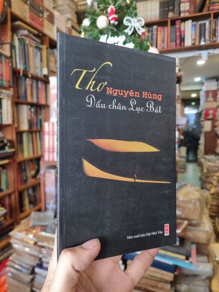 Momo Bookstore