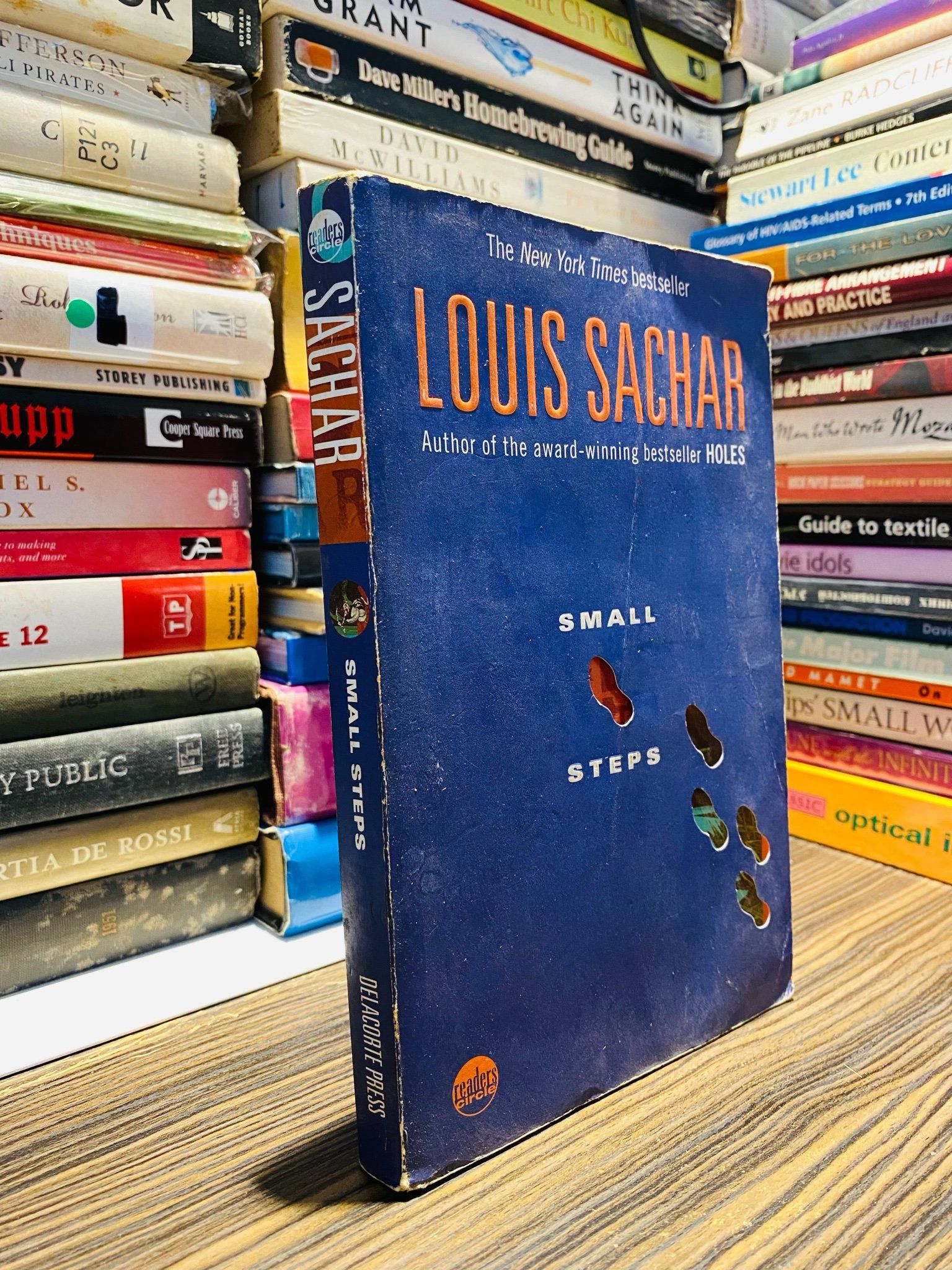 SMALL STEPS - LOUIS SACHAR – Momo Bookstore
