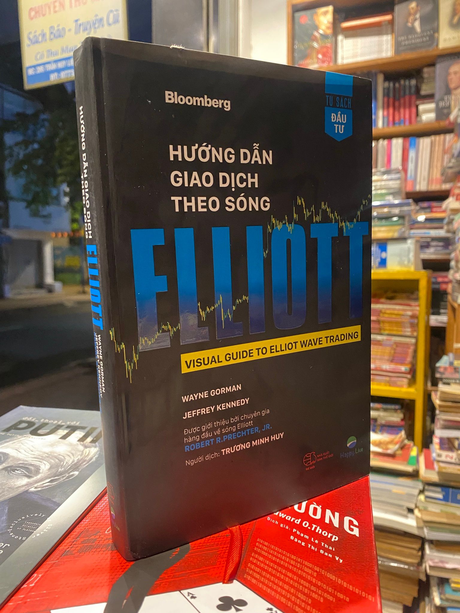 Hướng dẫn giao dịch theo sóng Elliott - Bloomberg – Momo Bookstore