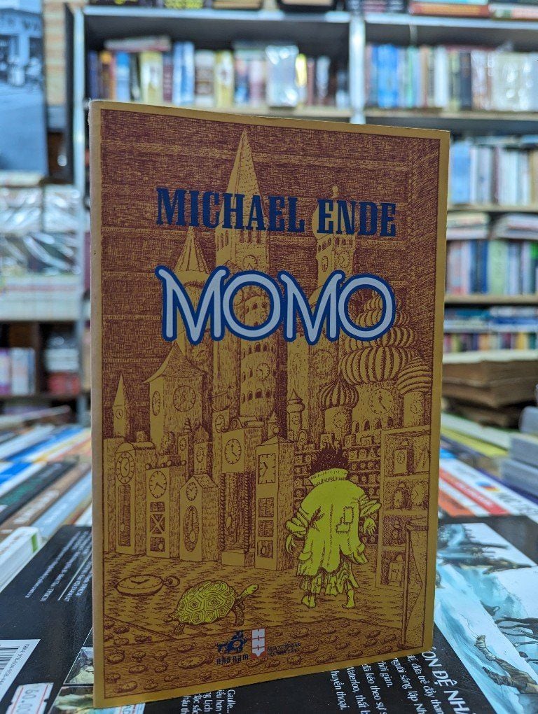 Momo - Michael Ende – Momo Bookstore