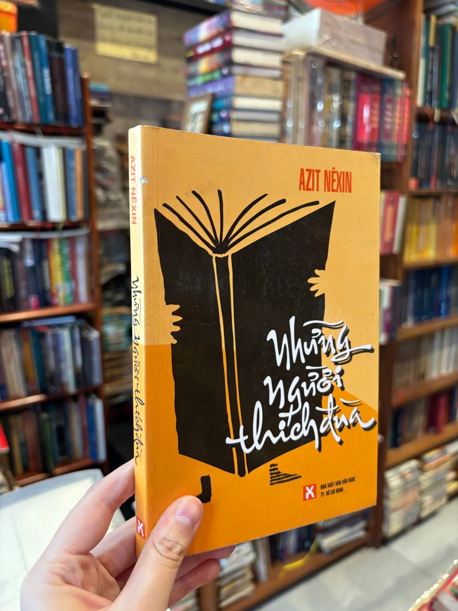 Những người thích đùa - Azit Nexin – Momo Bookstore