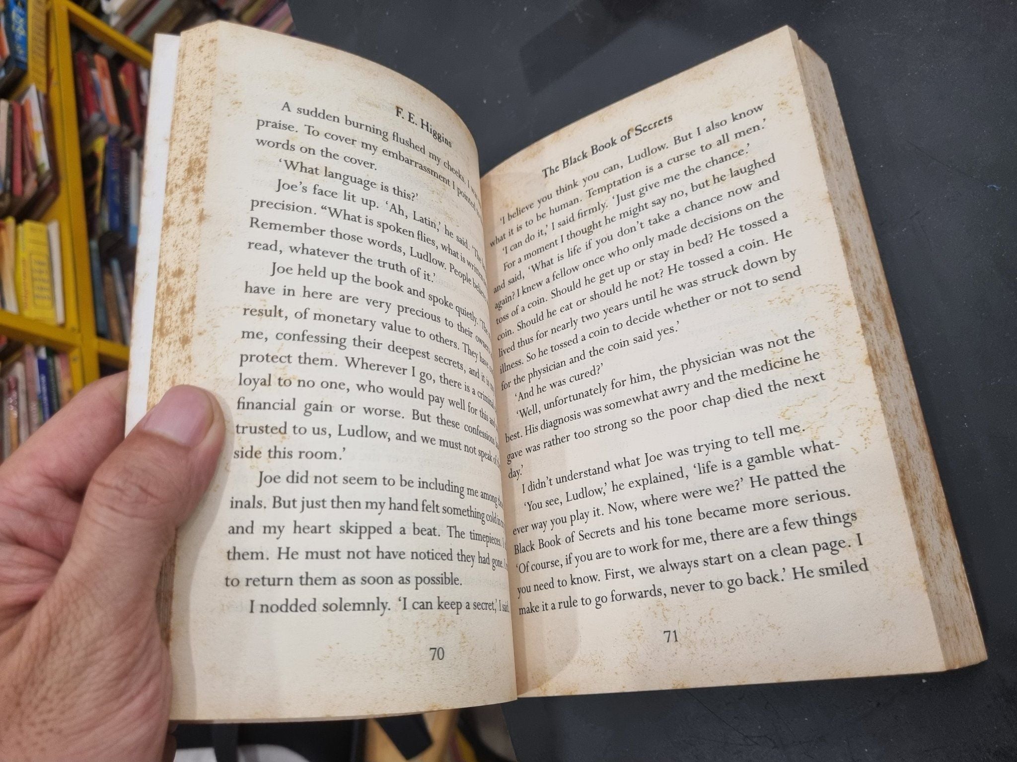 THE BLACK BOOK OF SECRETS - F.E. Higgins – Momo Bookstore