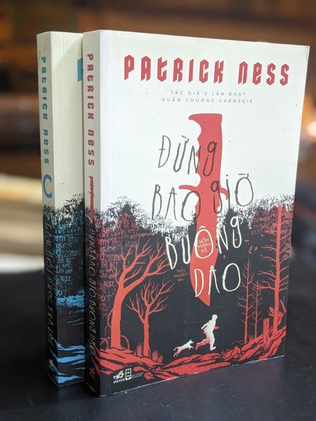 Patrick Ness series: Hỗn Mang – Momo Bookstore