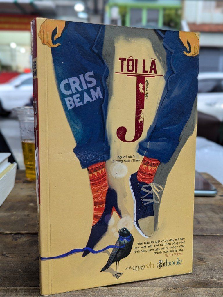 Tôi là J - Cris Beam – Momo Bookstore