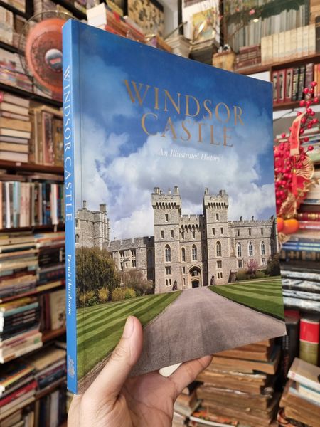 Windsor Castle : An Illustrated History – Momo Bookstore