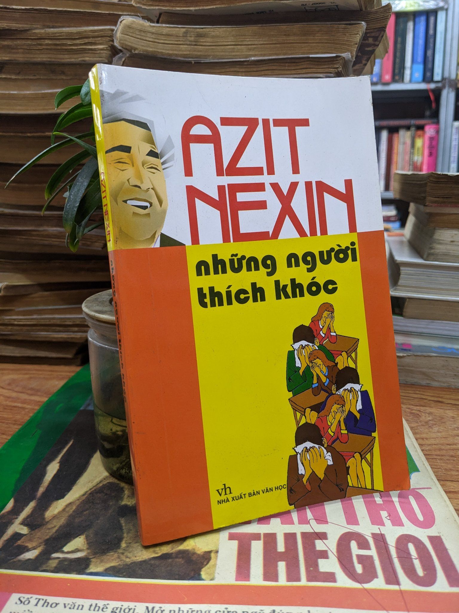 Những người thích khóc - Azit Nexin – Momo Bookstore