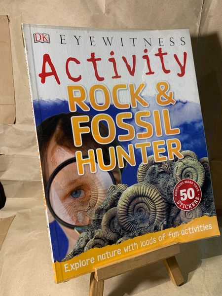 EYEWITNESS: ACTIVITY ROCK AND FOSSIL HUNTER – Momo Bookstore