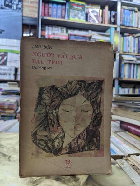 Người vắt sửa bầu trời - Thu Bồn – Momo Bookstore