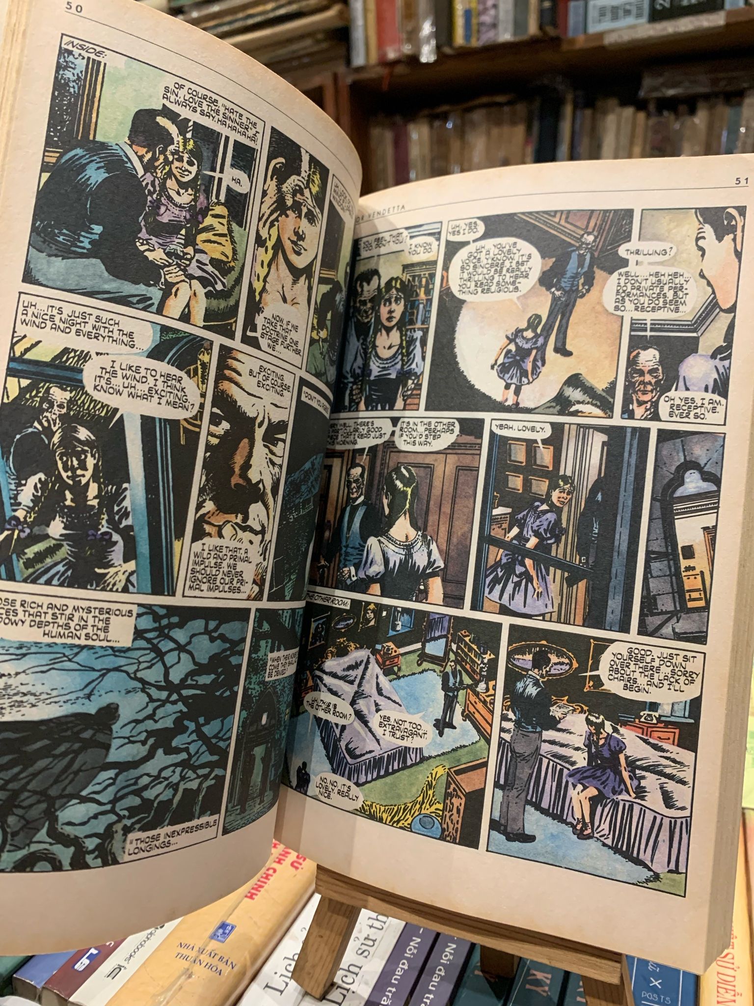 V FOR VENDETTA - Alan Moore and David Lloyd – Momo Bookstore