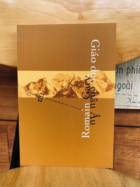 Giáo dục châu Âu - Romain Gary – Momo Bookstore