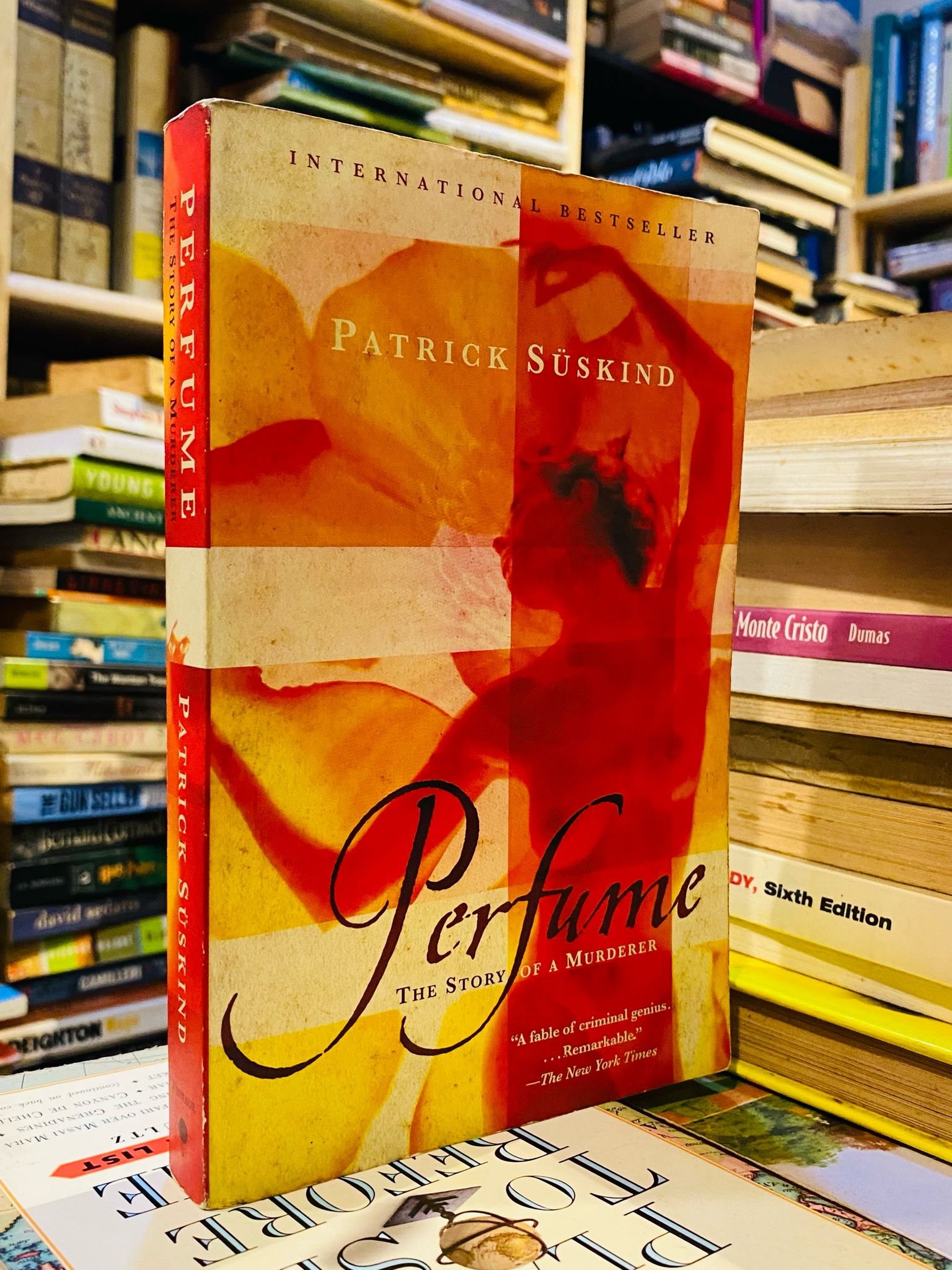 PERFUME - PATRICK SUSKIND – Momo Bookstore