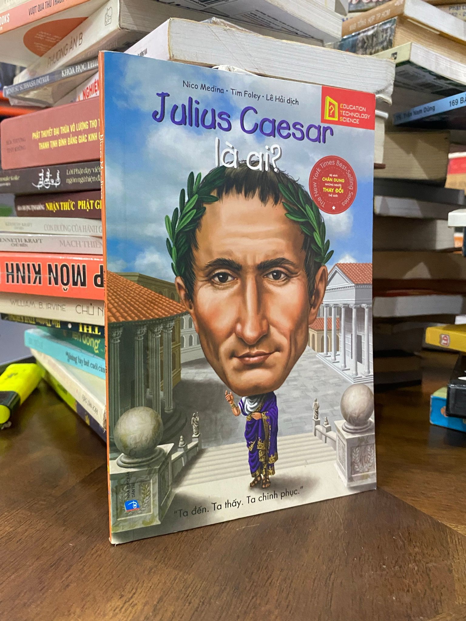 Julius Caesar là ai ? - Nico Medina – Momo Bookstore