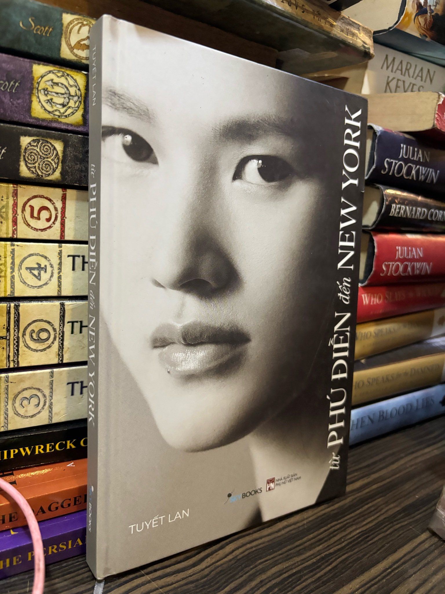 Từ Phú Điền đến New York - Tuyết Lan – Momo Bookstore