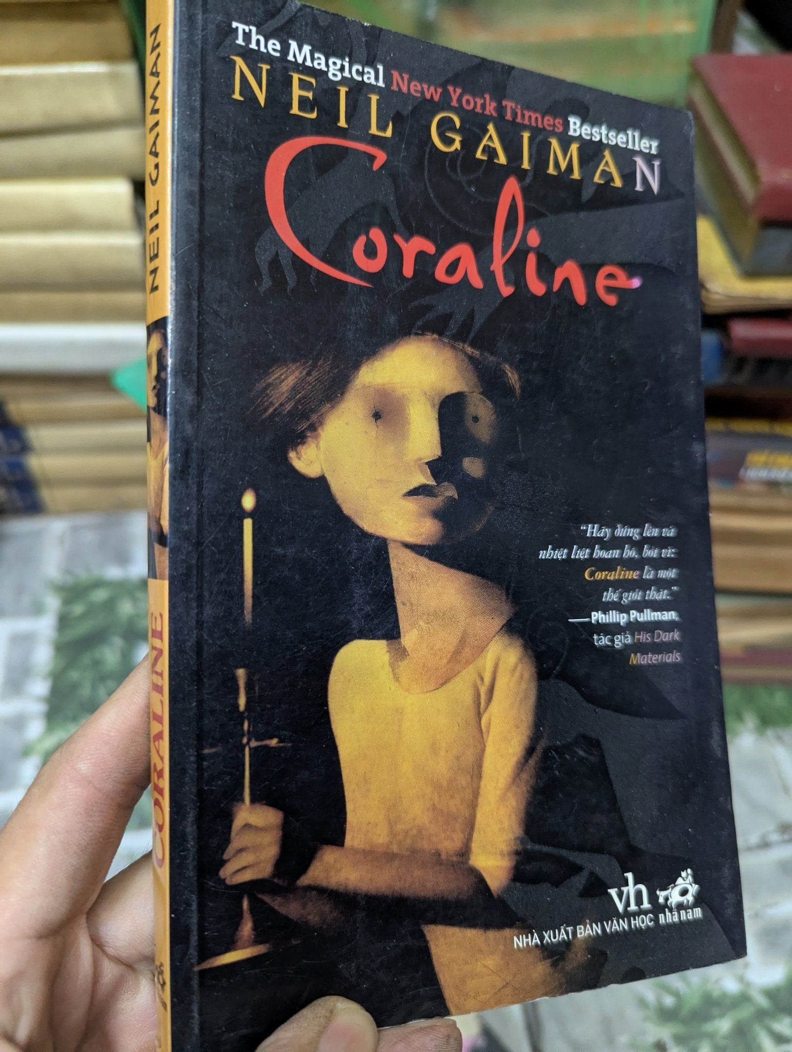 Coraline - Neil Gaiman – Momo Bookstore