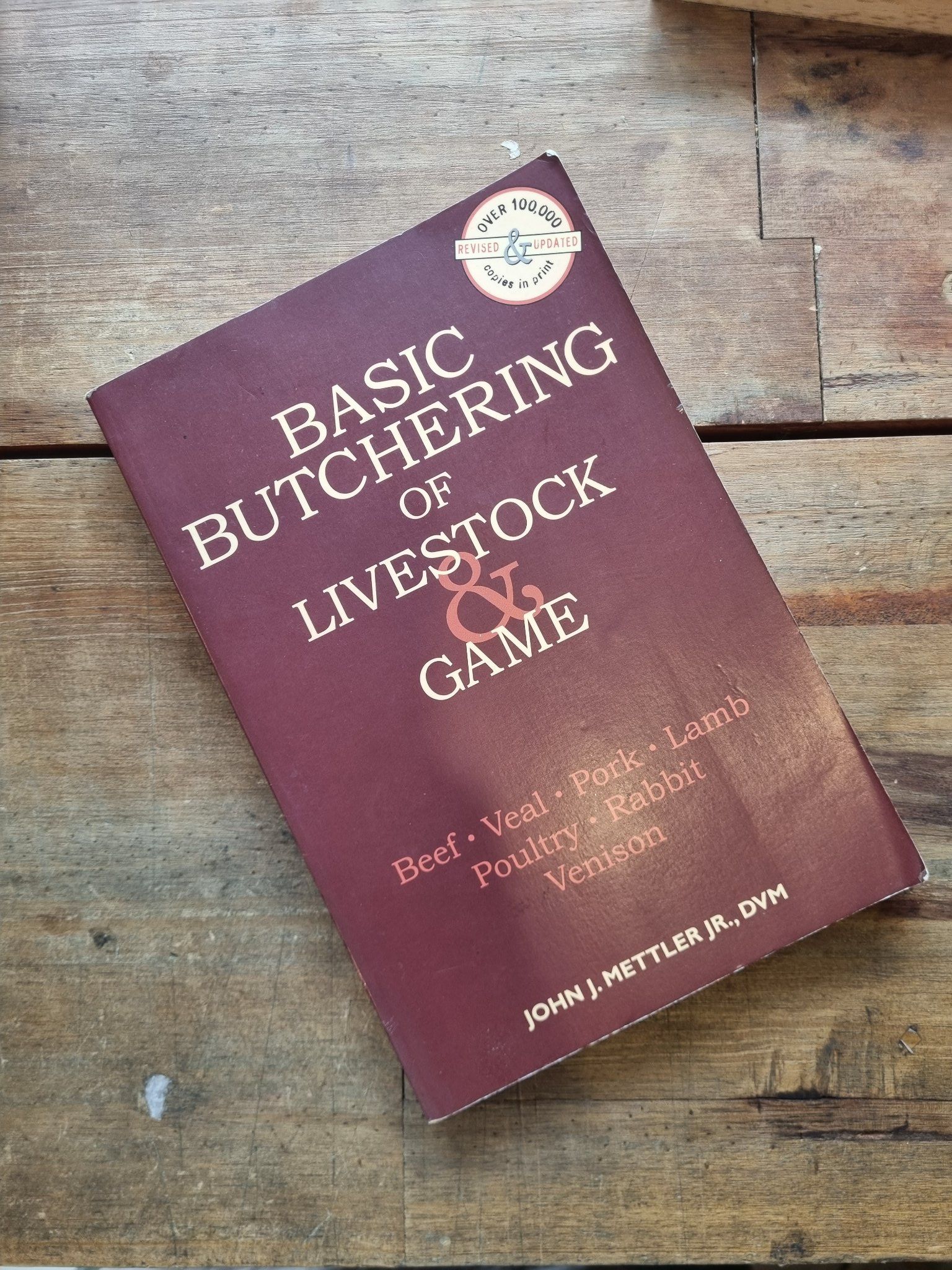 BASIC BUTCHERING OF LIVESTOCK & GAME - John J. Mettler – Momo Bookstore