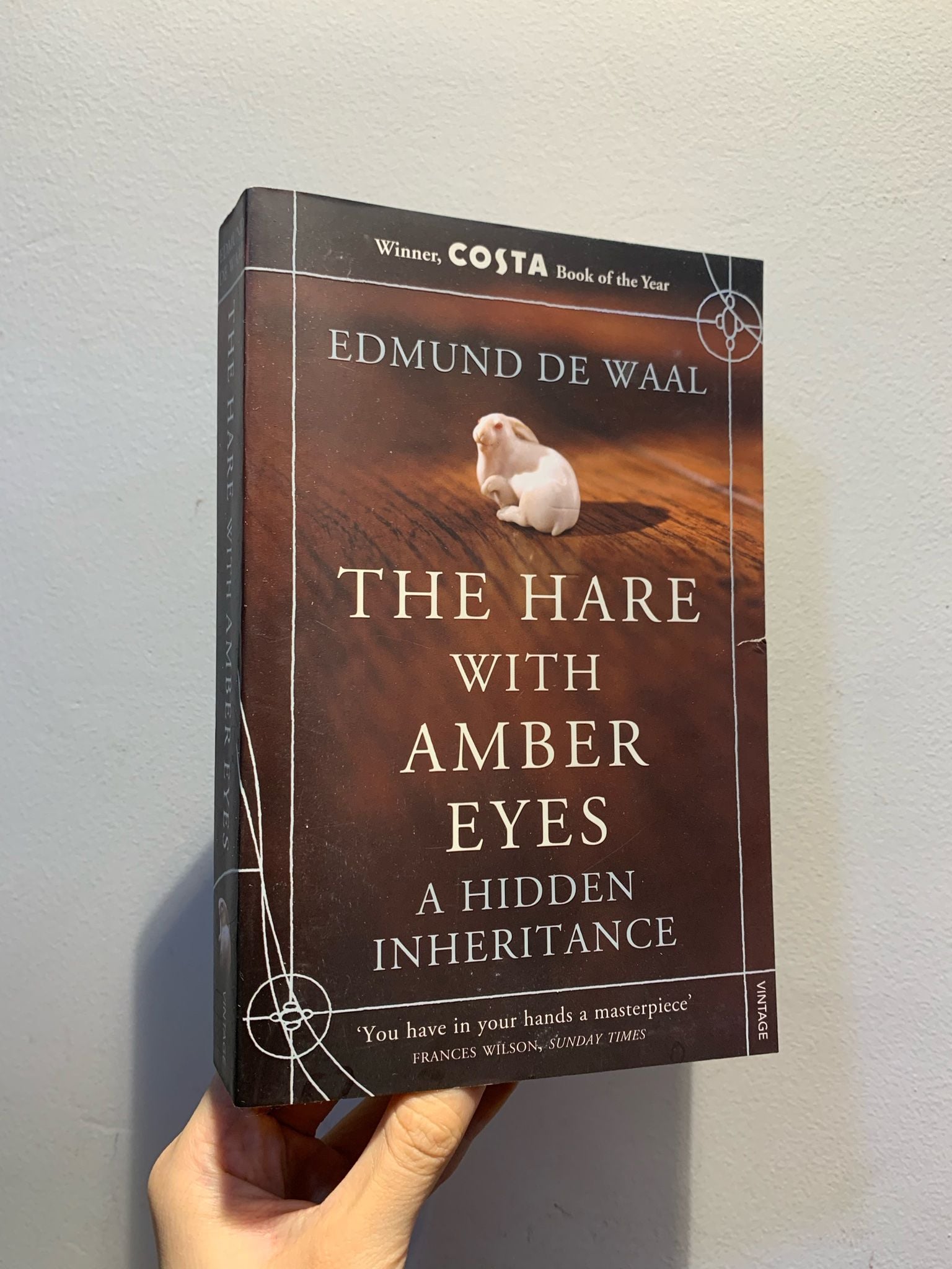 THE HARE WITH AMBER EYES: A Hidden Inheritance - Edmund De Waal – Momo ...