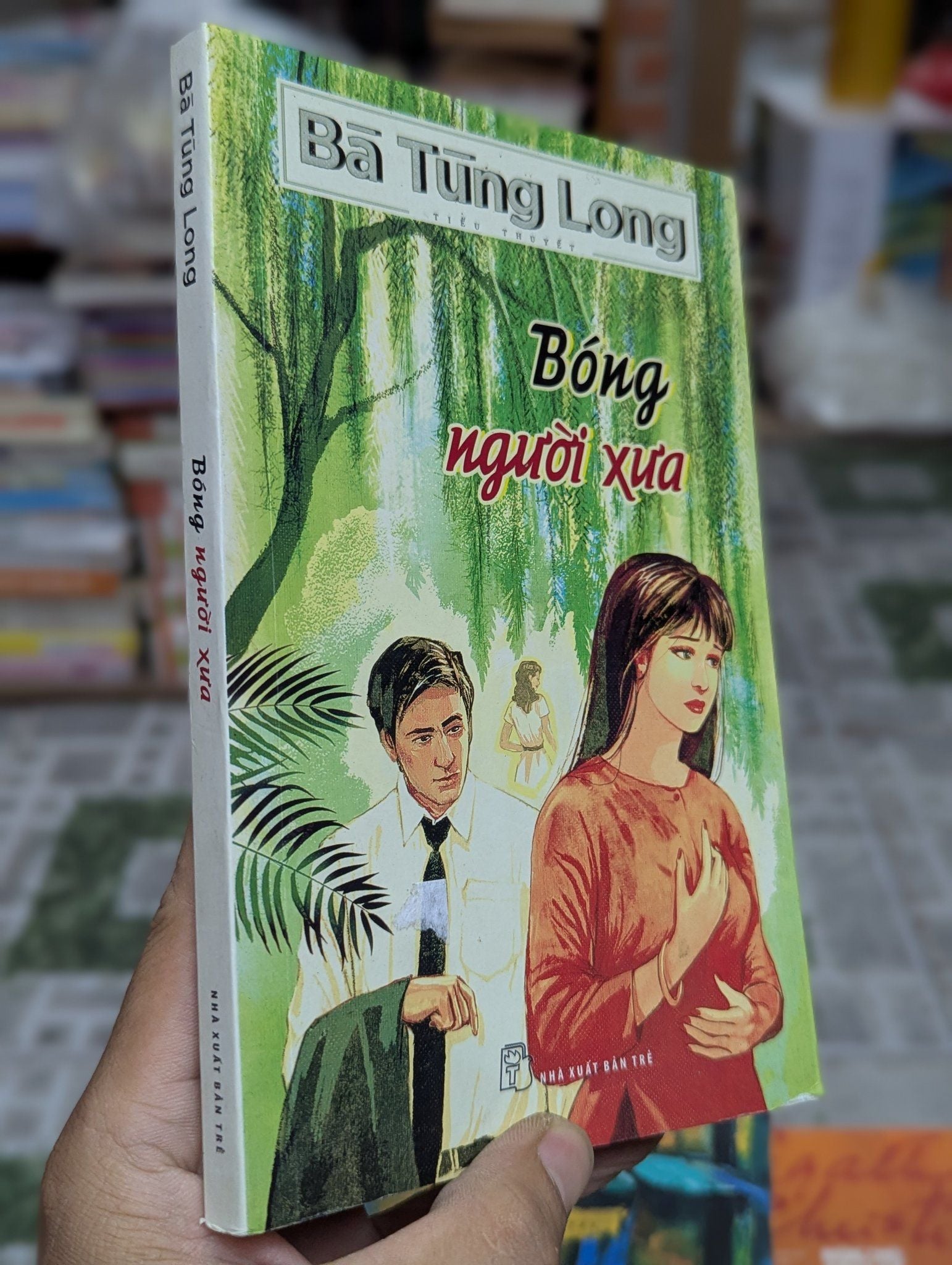 Bóng người xưa - Bà Tùng Long – Momo Bookstore