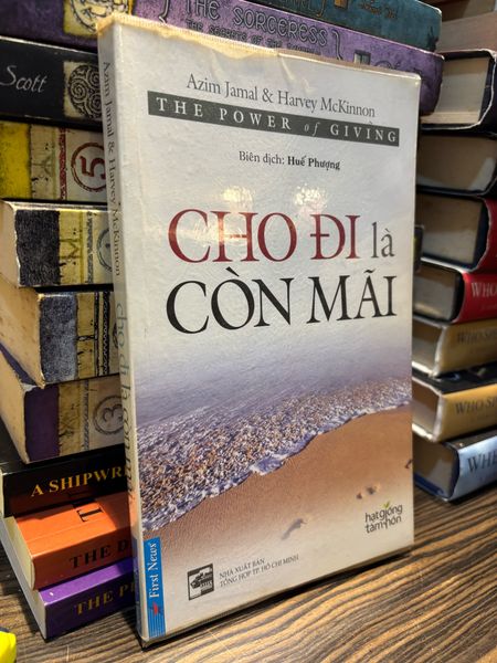 Cho đi là còn mãi - Azim Jamal & Harvey Mckinnon – Momo Bookstore