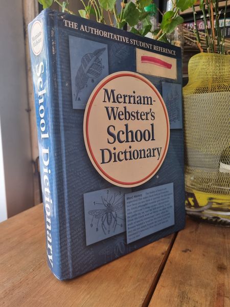 MERRIAM-WEBSTER'S SCHOOL DICTIONARY – Momo Bookstore