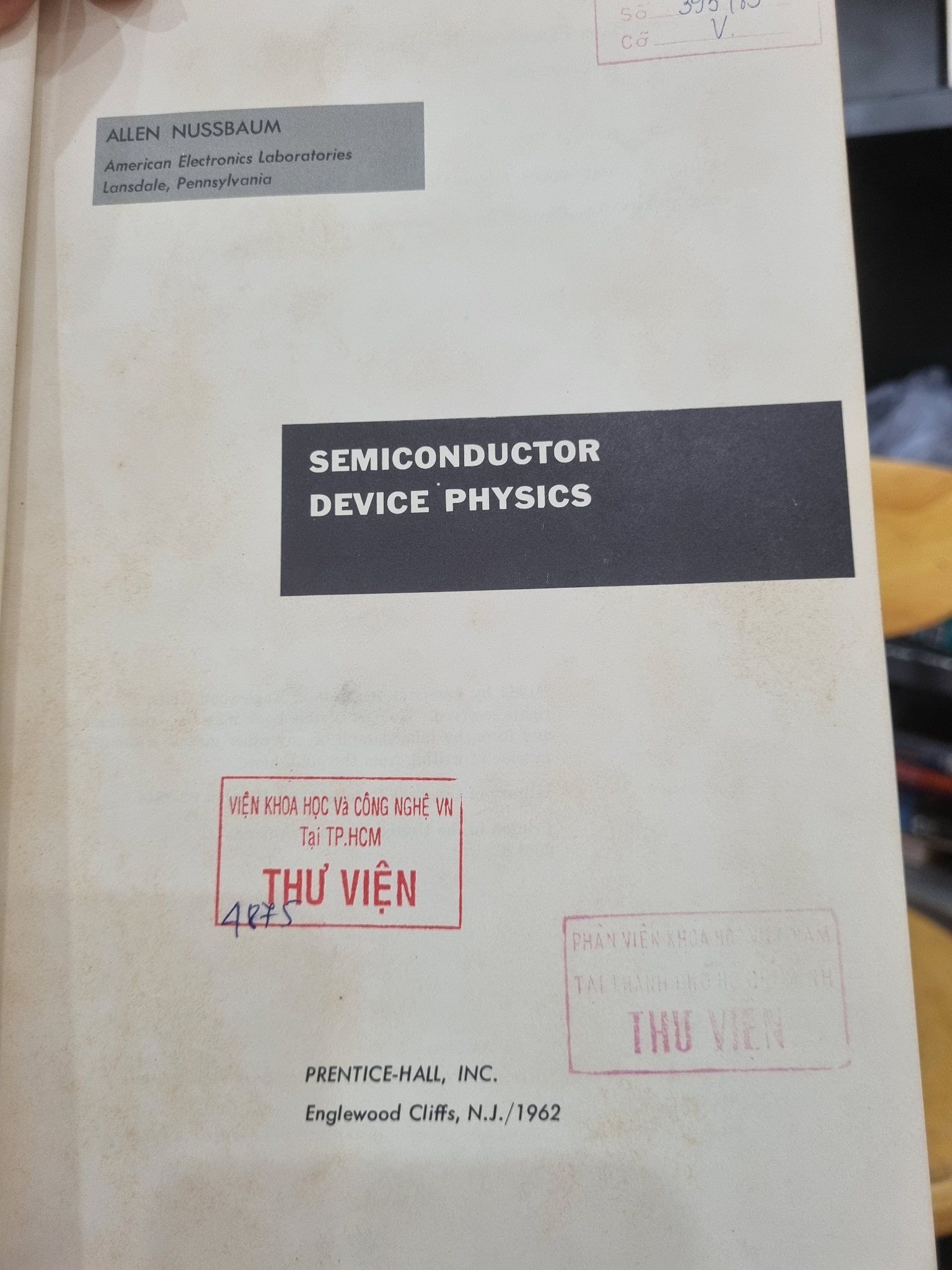 SEMICONDUCTOR DEVICE PHYSICS - ALLEB NUSSBAUM – Momo Bookstore