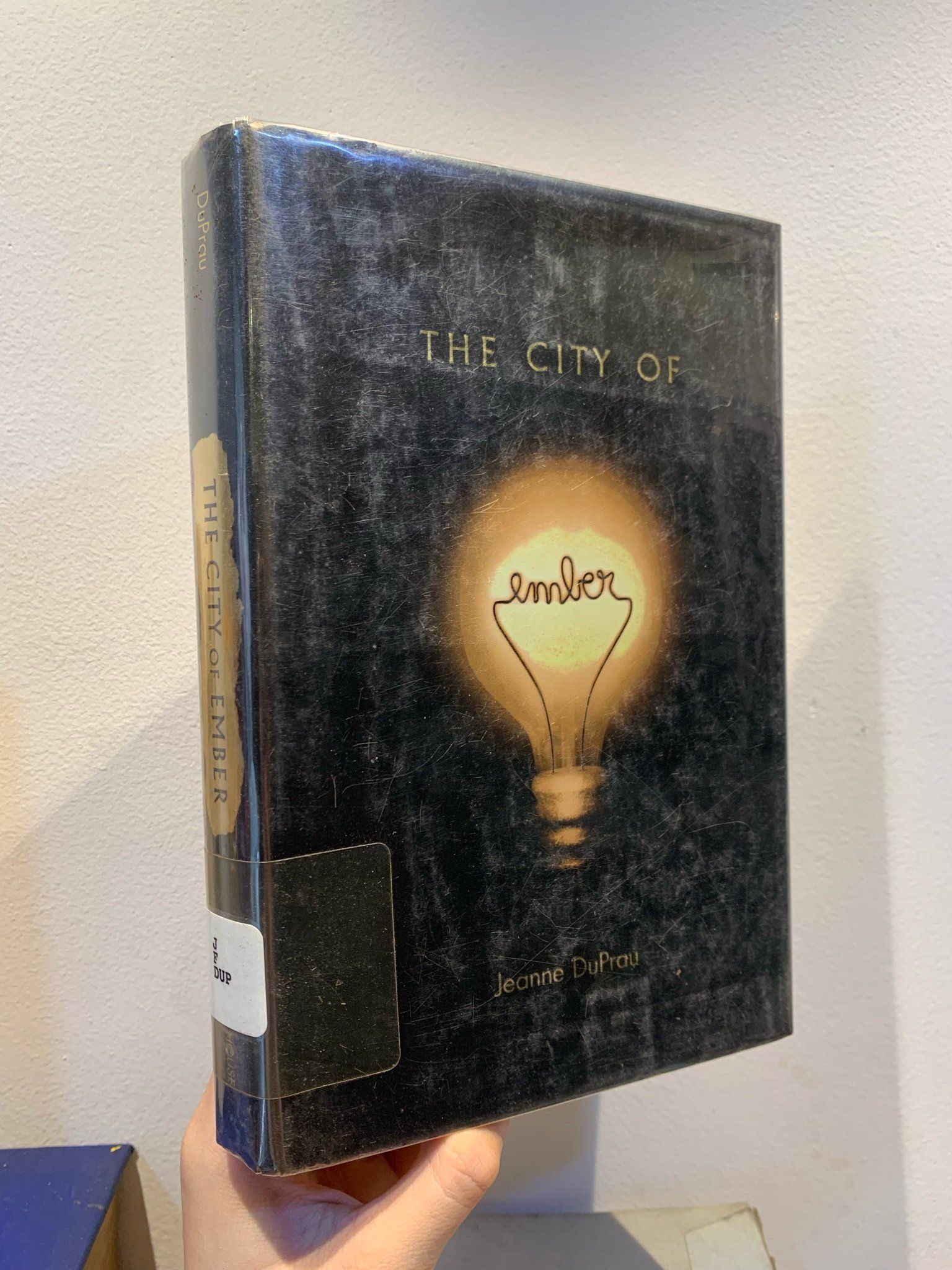 THE CITY OF EMBER - Jeanne DuPrau – Momo Bookstore
