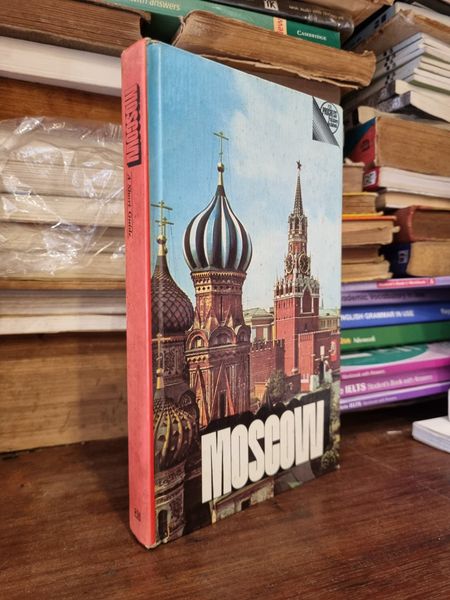 MOSCOW : A Short Guide – Momo Bookstore