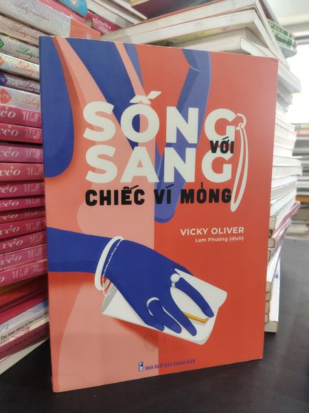 Sống sang với chiếc ví mỏng - Vicky Oliver – Momo Bookstore