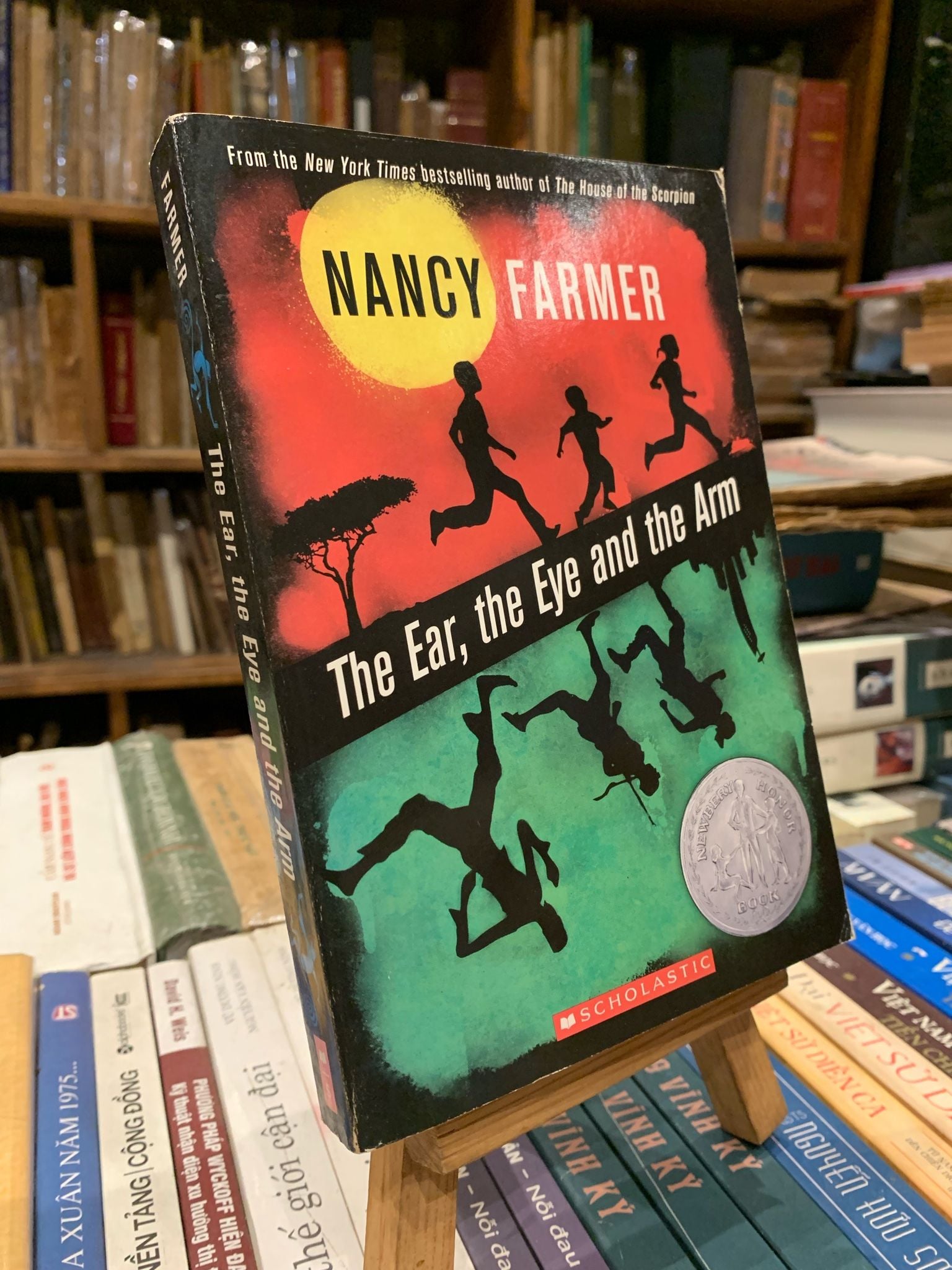 The Ear, the Eye and the Arm - Nancy Farmer – Momo Bookstore