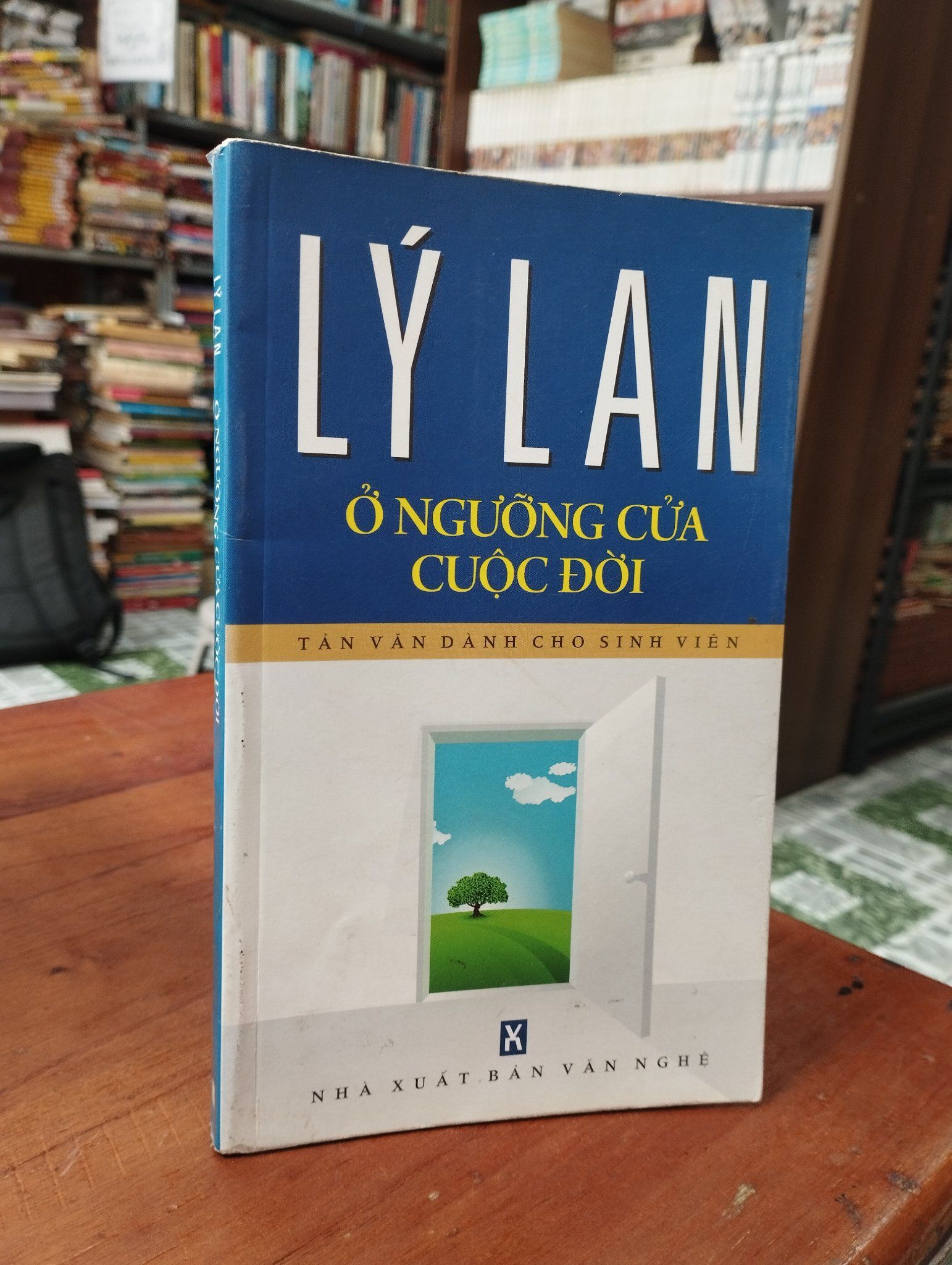 Ở Ngưỡng Cửa Cuộc Đời - Lý Lan – Momo Bookstore