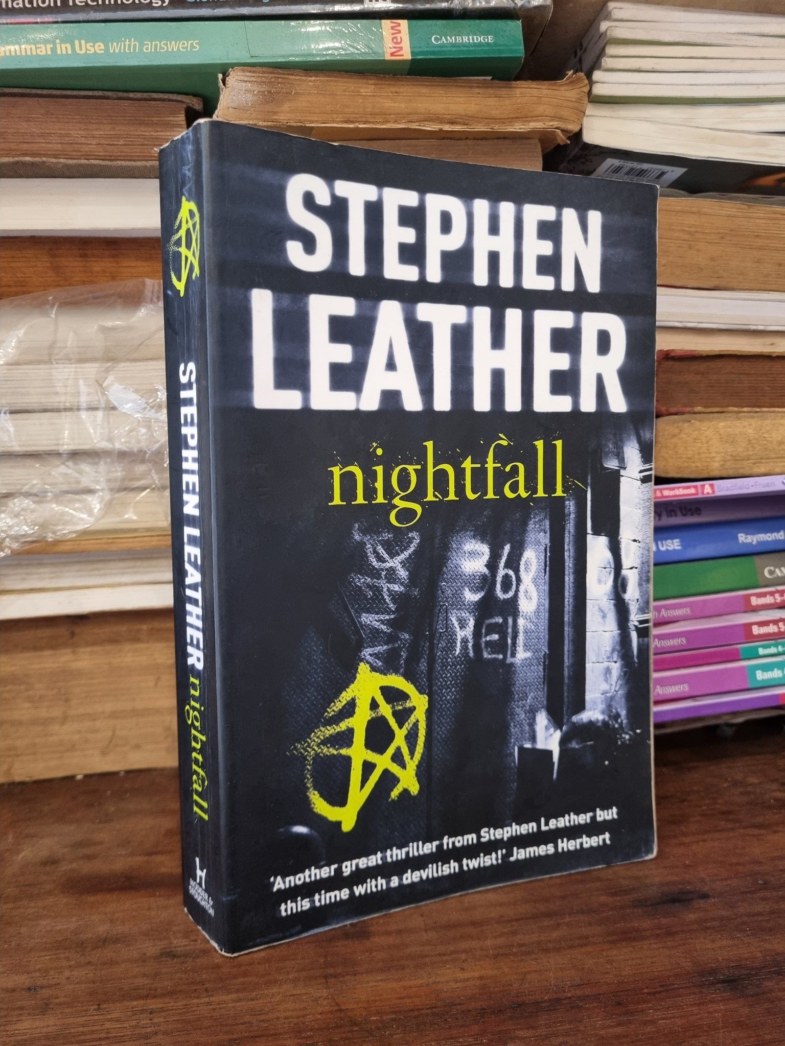 NIGHTFALL - Stephen Leather – Momo Bookstore
