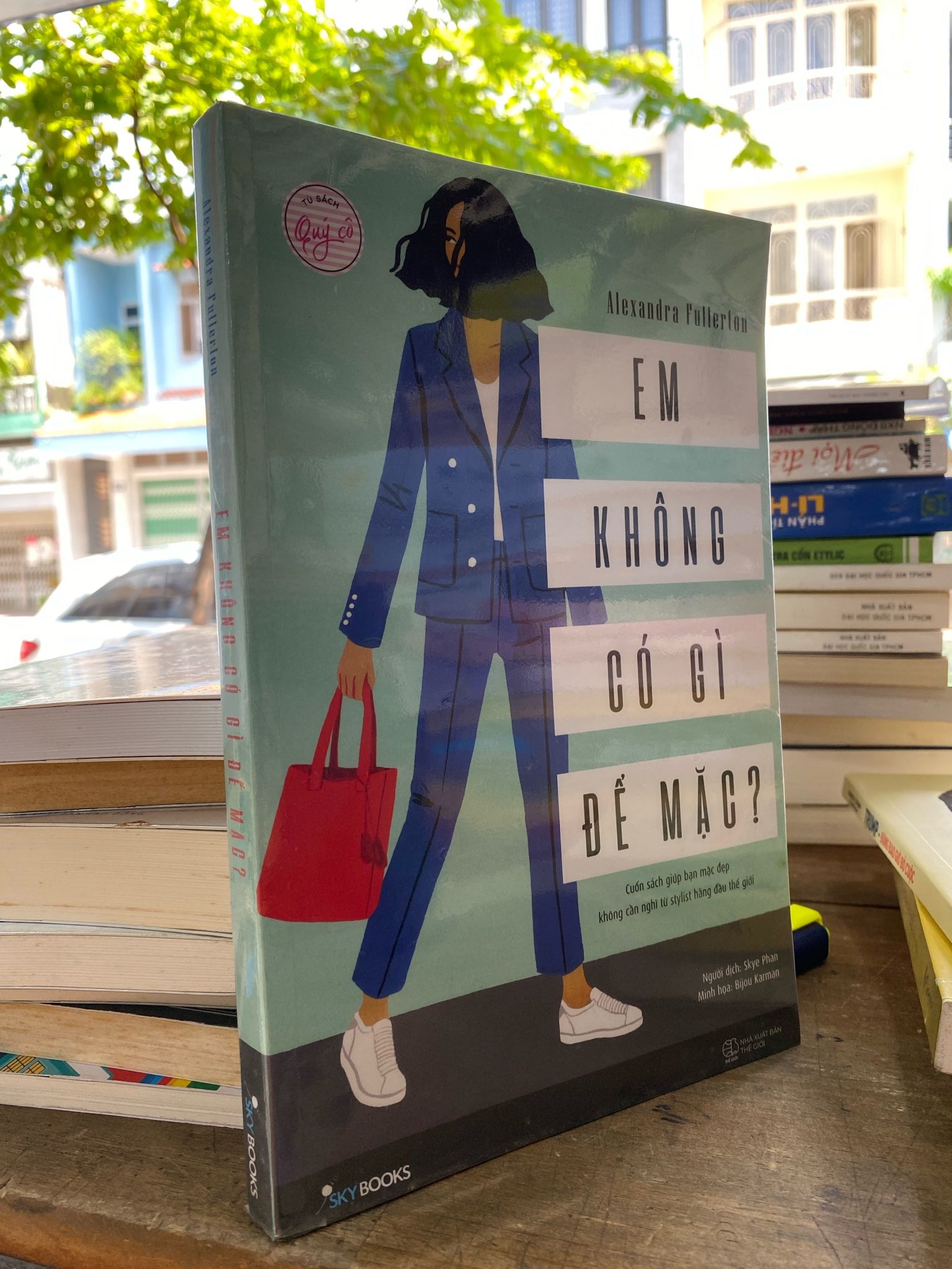 Em không có gì để mặc? - Alexandra Fullerton – Momo Bookstore