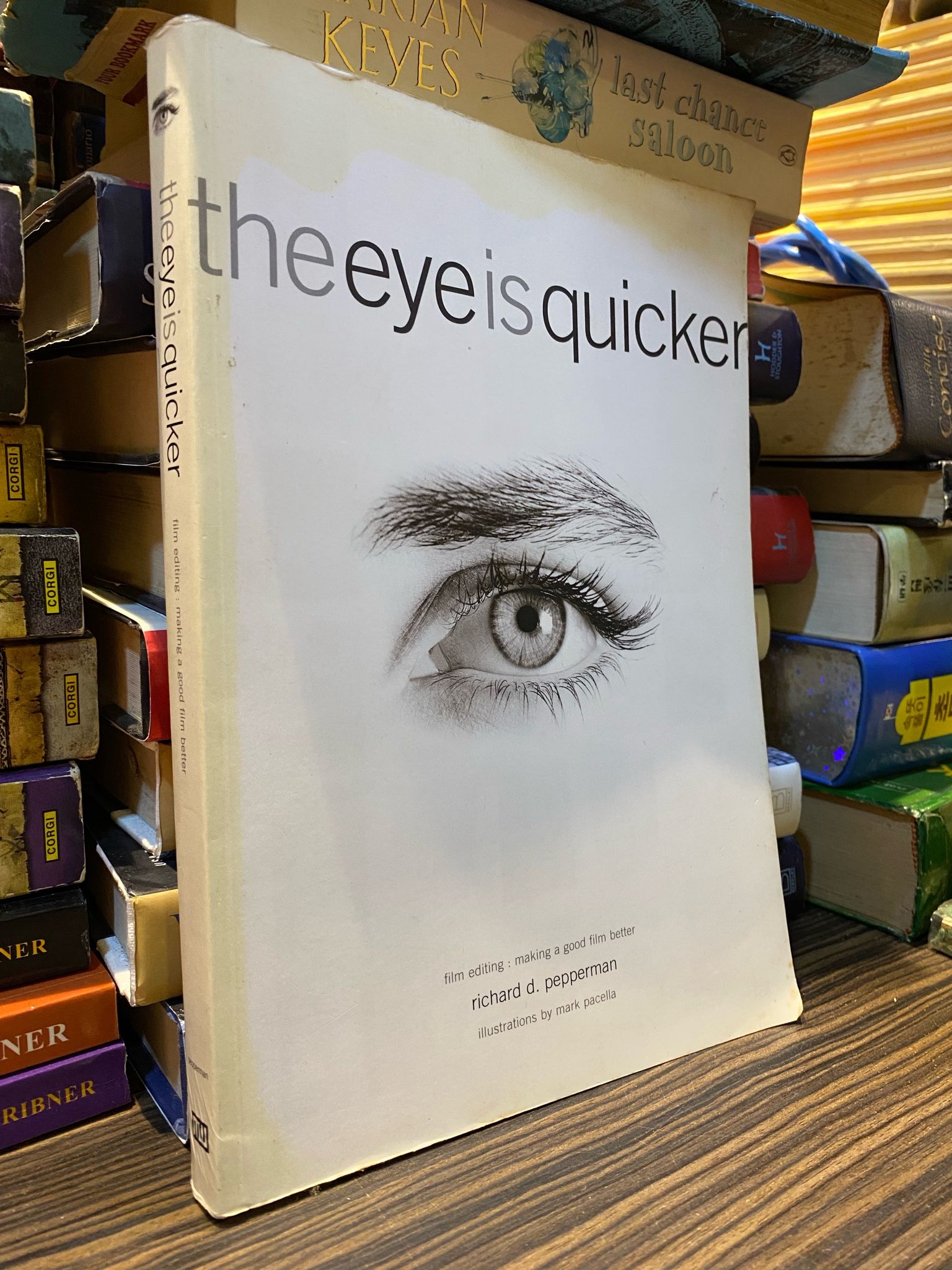 The eye is quicker - Richard D. Pepperman – Momo Bookstore