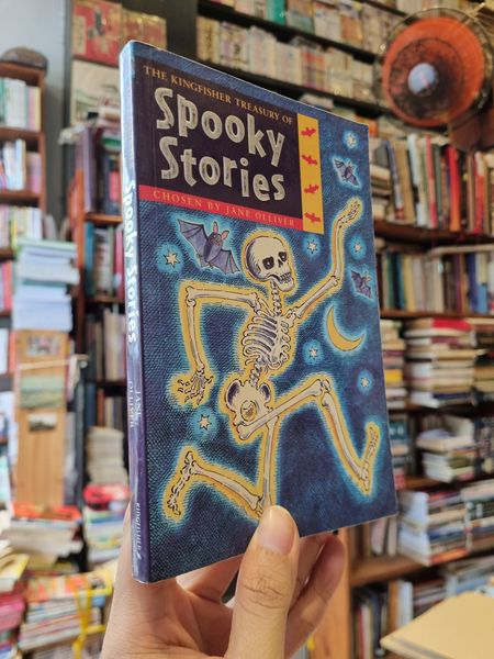 THE KINGFISHER TREASURY OF SPOOKY STORIES : Chosen By Jane Olliver ...