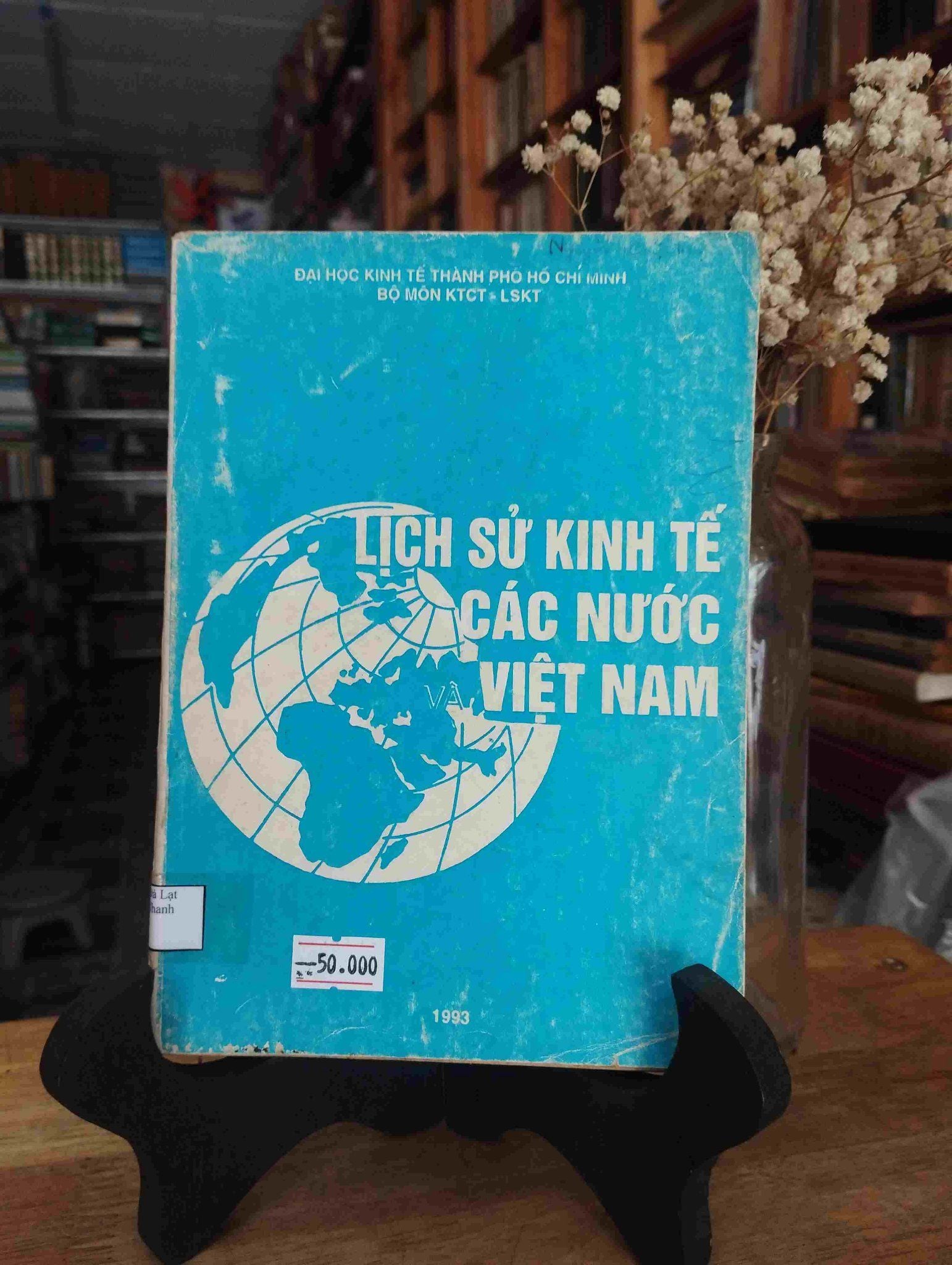 Lịch sử kinh tế các nước và Việt Nam – Momo Bookstore