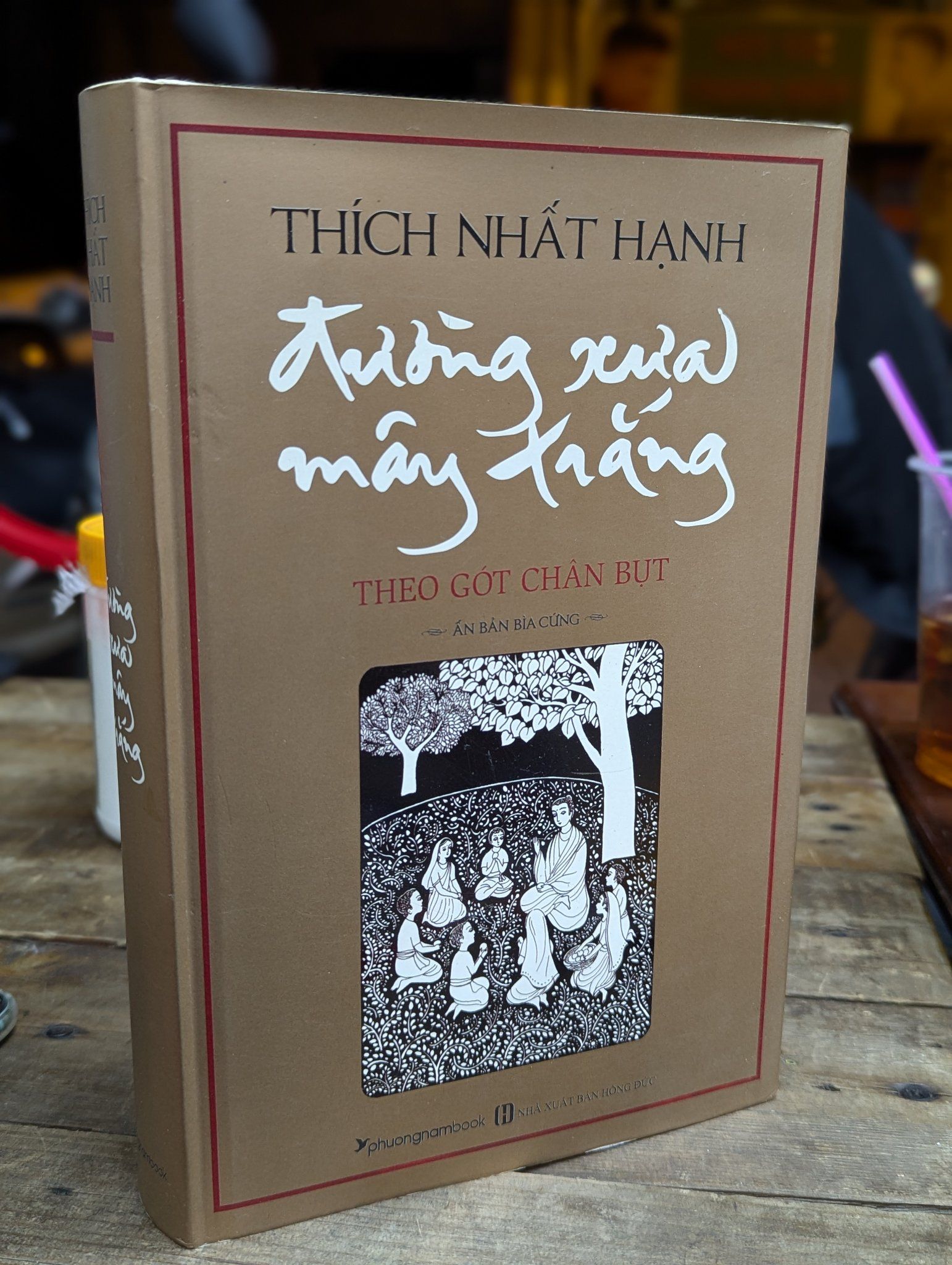 Đường xưa mây trắng - Thích Nhất Hạnh – Momo Bookstore