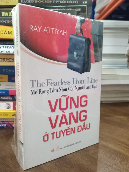 Vững vàng ở tuyến đầu - Ray Attiyah – Momo Bookstore