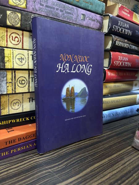 Non nước Hạ Long – Momo Bookstore