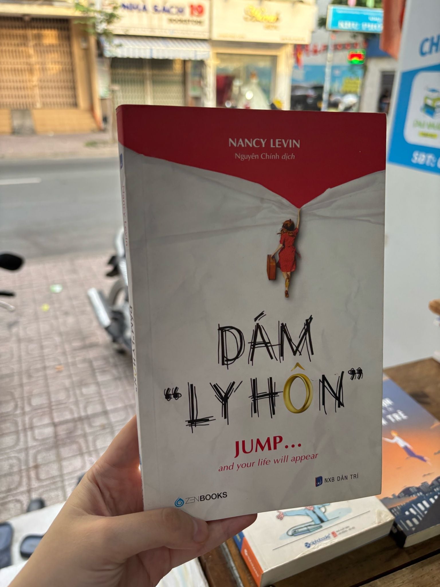 Dám ly hôn - Nancy Levin – Momo Bookstore