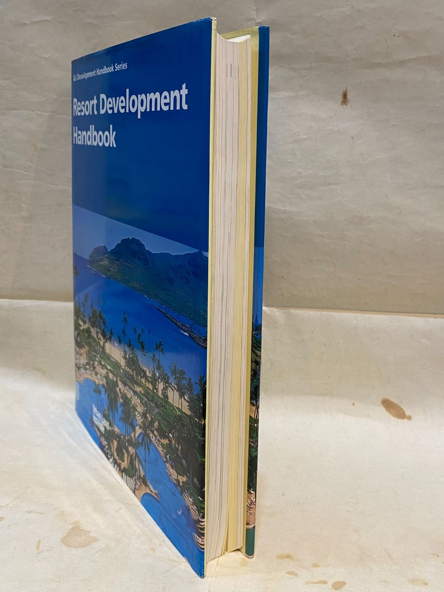 Resort Development Handbook (Community Builders Handbook Series) – Momo ...