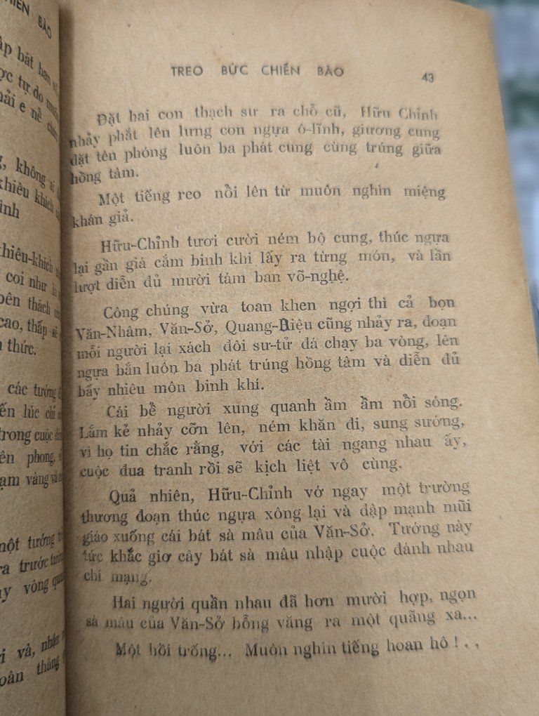 TREO BỨC CHIẾN BÀO - LAN KHAI – Momo Bookstore