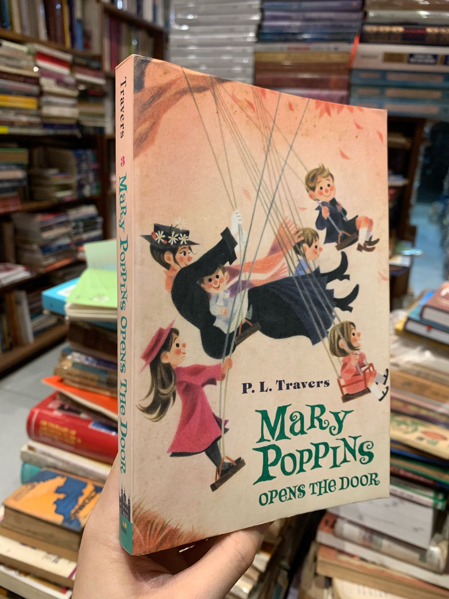 MARY POPPINS OPENS THE DOOR - P. L. Travers – Momo Bookstore