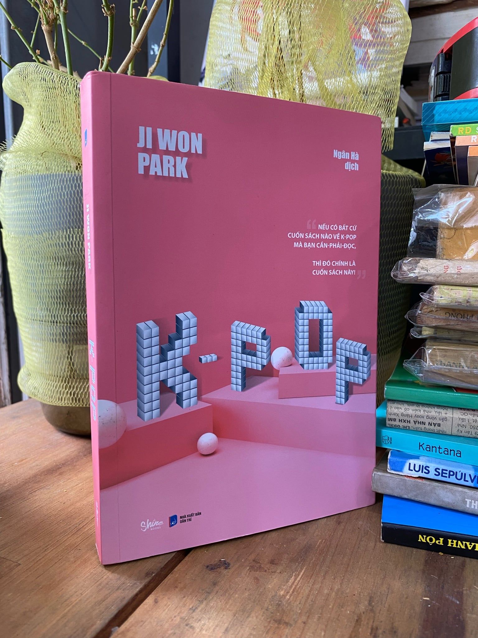 K-pop - Ji Won Park – Momo Bookstore