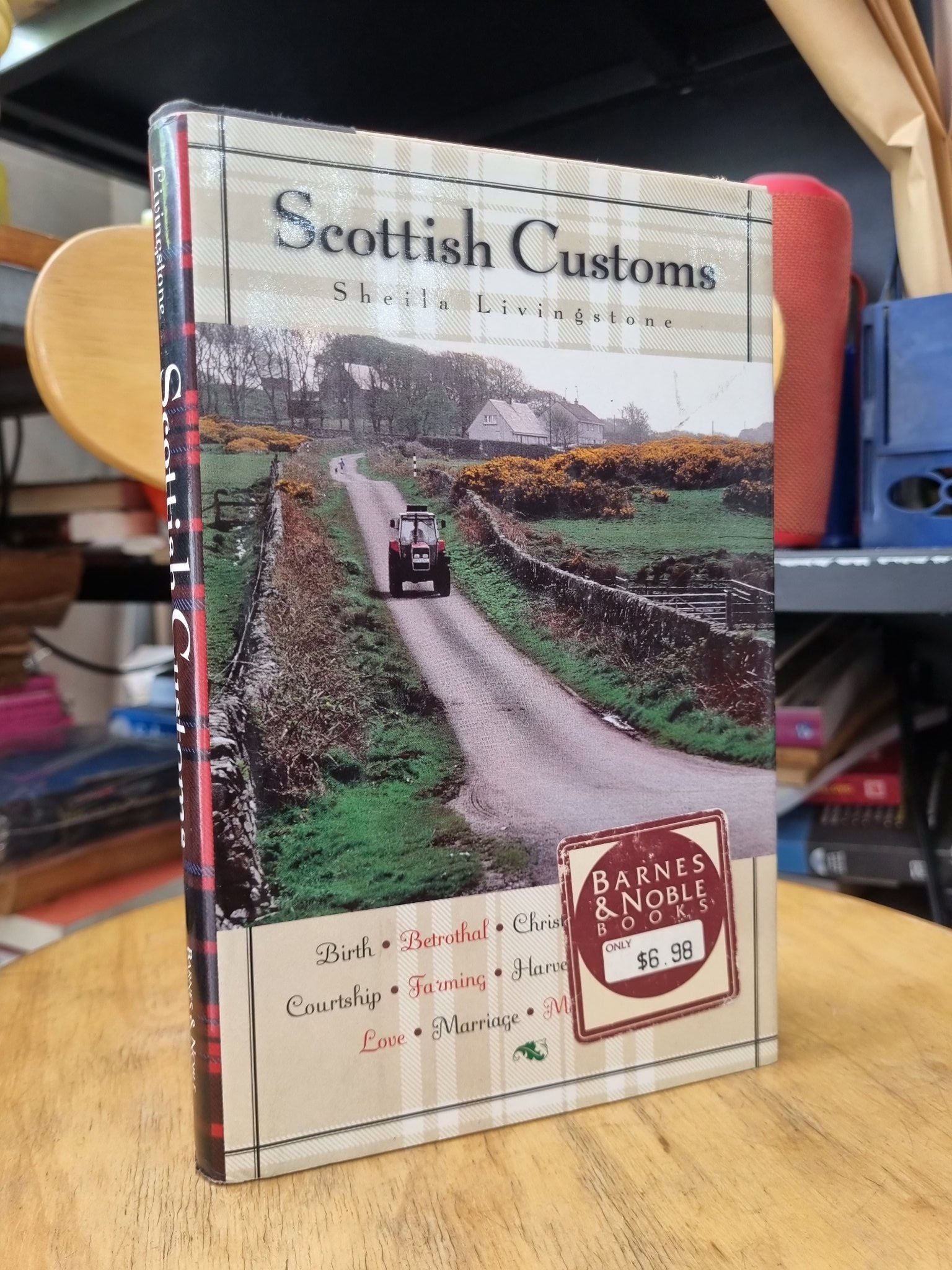 SCOTTISH CUSTOMS - SHEILA LIVINGSTONE – Momo Bookstore