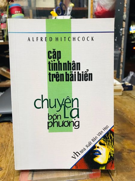 Cặp tình nhân trên bãi biển - Alfred Hitchcock – Momo Bookstore