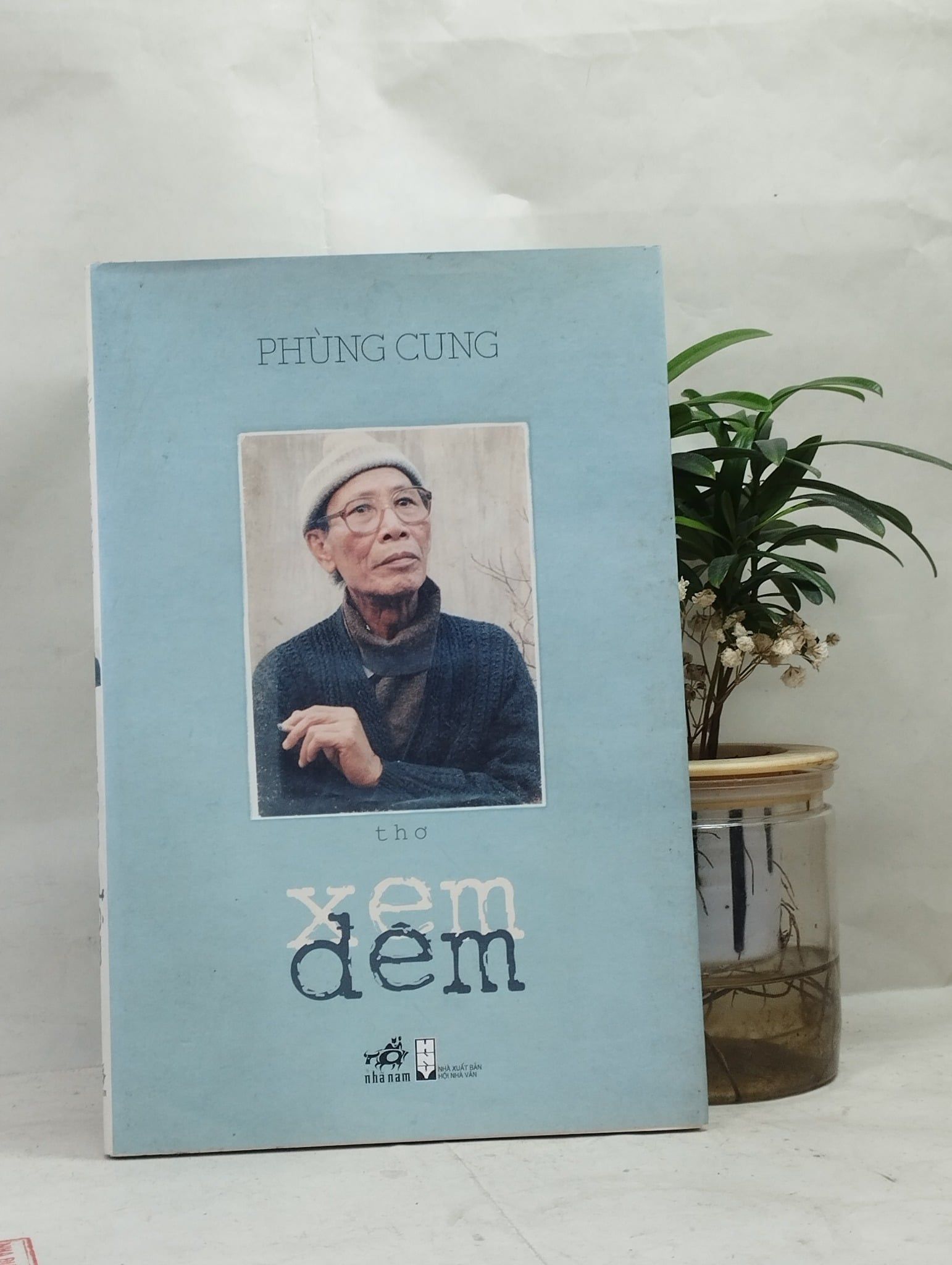 Xem đêm - Phùng Cung – Momo Bookstore