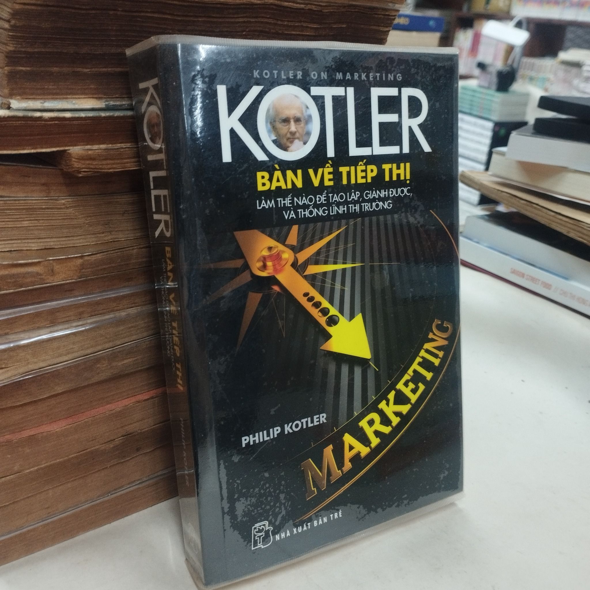 Bàn về tiếp thị - Kotler – Momo Bookstore