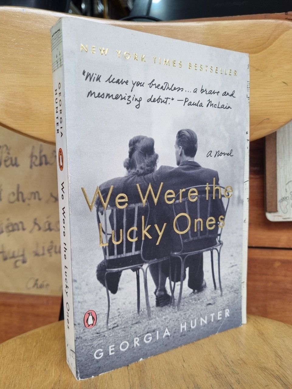 WE WERE THE LUCKY ONES (A NOVEL) - GEORGIA HUNTER – Momo Bookstore