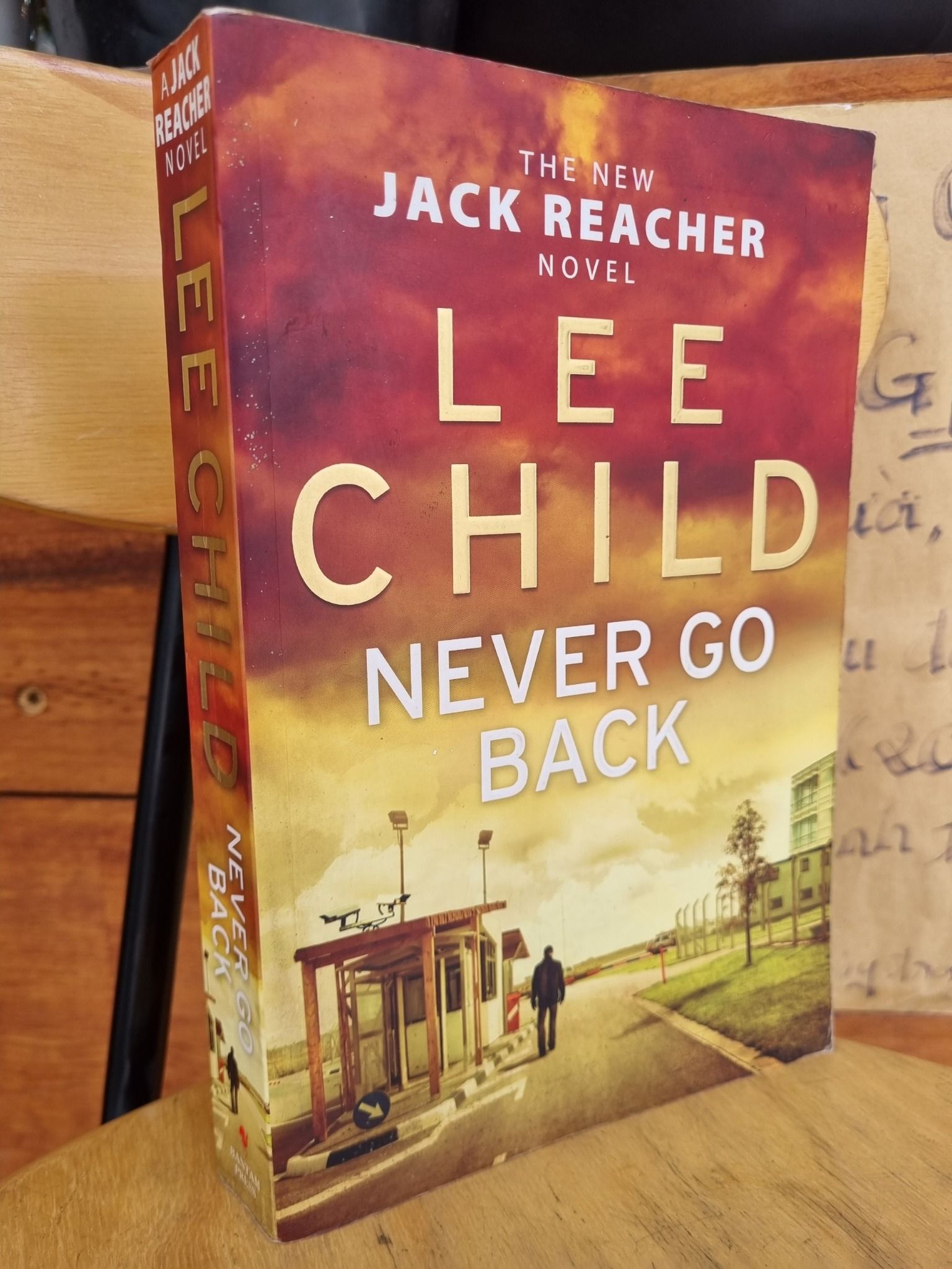 NEVER GO BACK : THE NEW JACK REACHER NOVER - LEE CHILD – Momo Bookstore