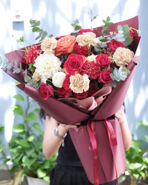 Bó hoa mix tone đỏ cam – L'AMOUR FLOWER